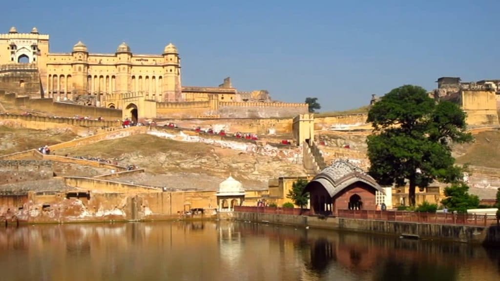 history of amer fort in hindi